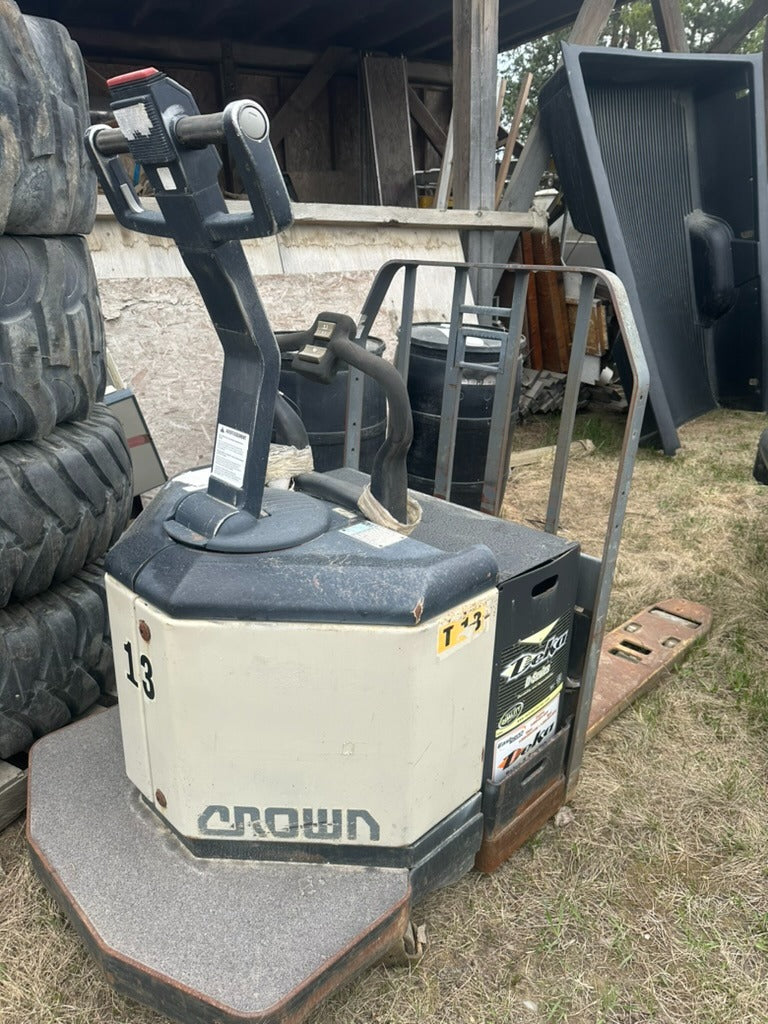 Crown Electric Forklift – BC Cranes
